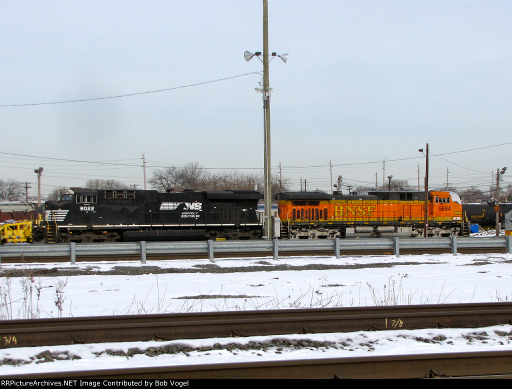 NS 8022 and BNSF 5684